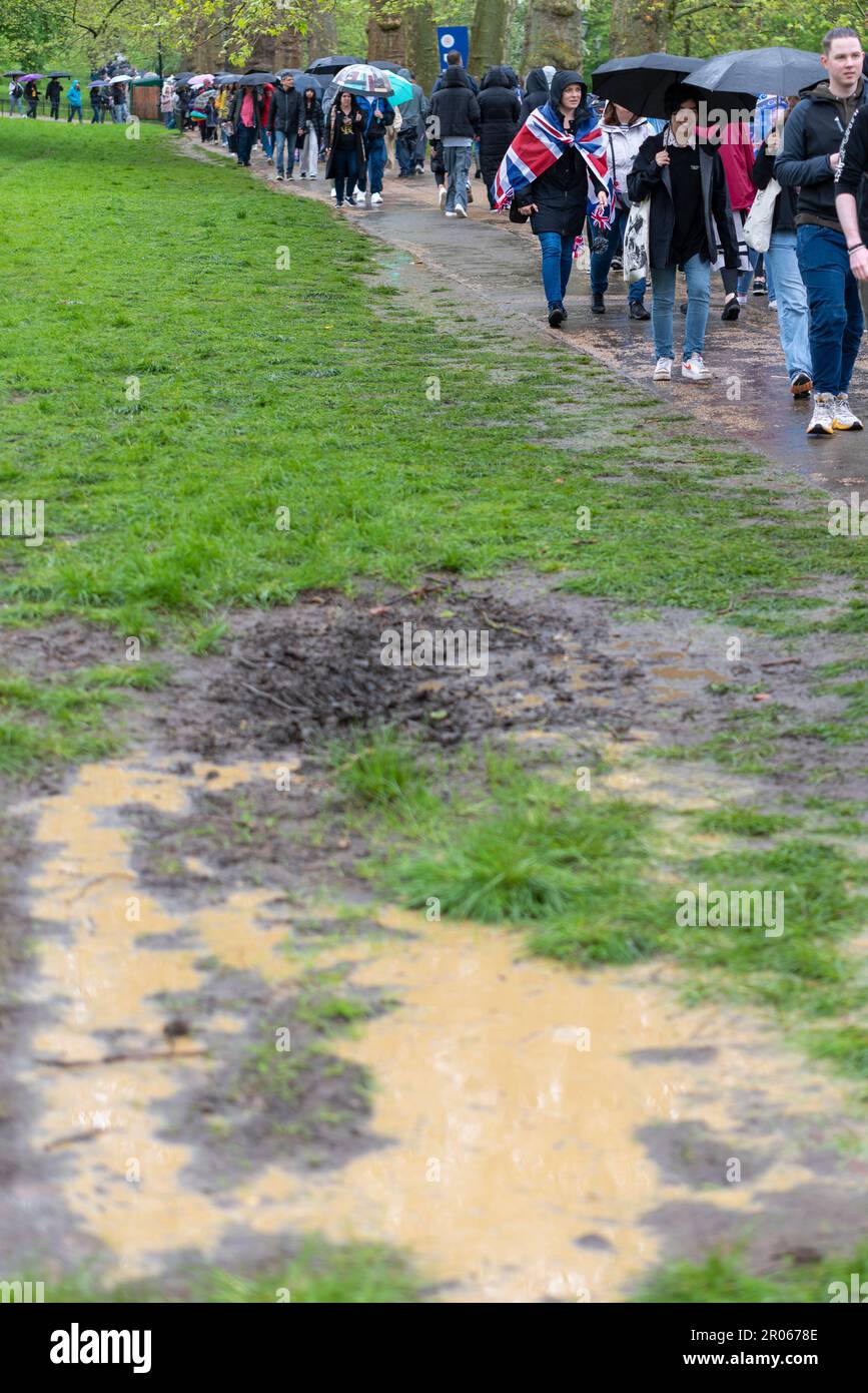 People leaving Hyde Park following screening of the coronation of King ...