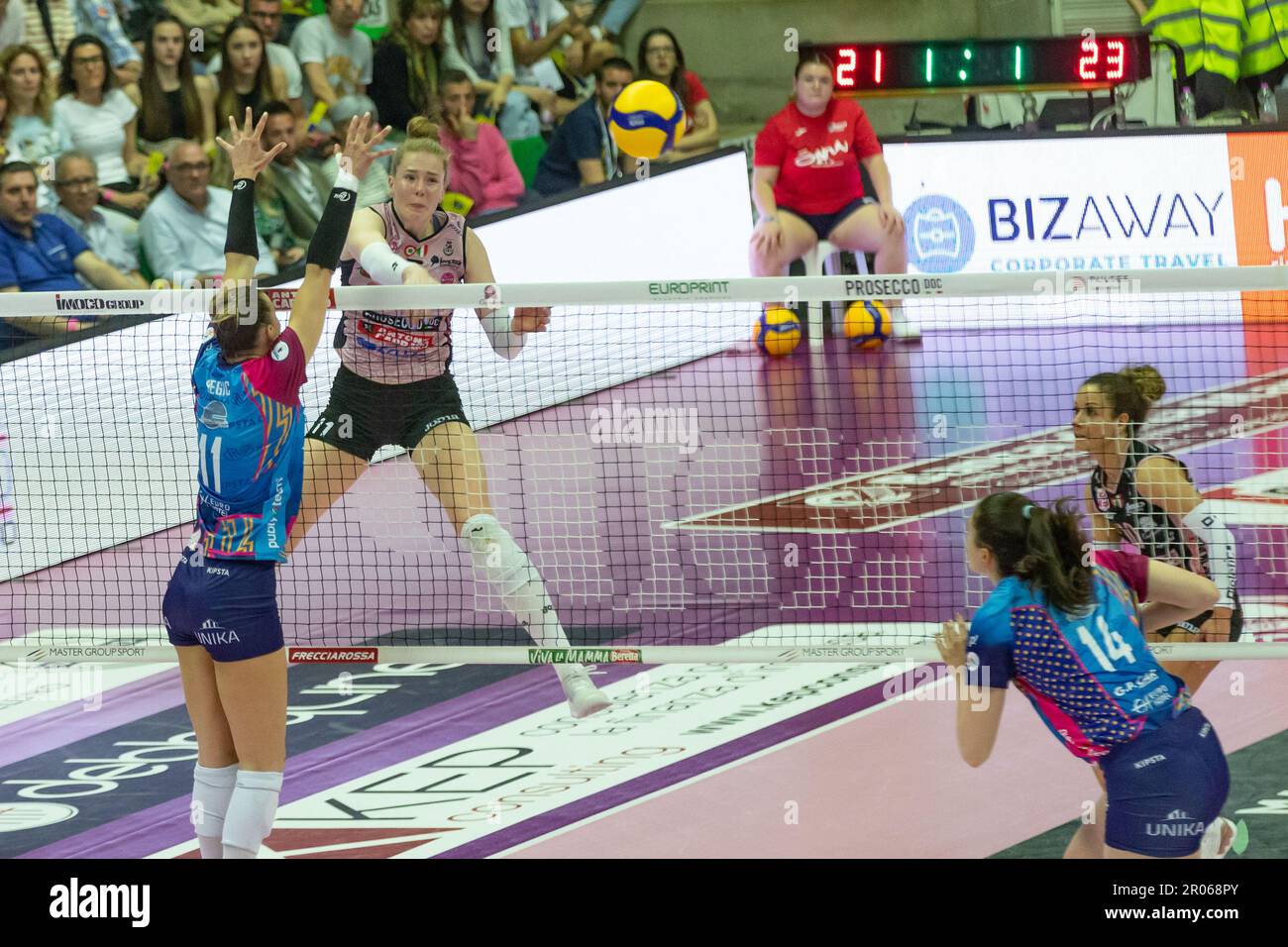 Spike of Haak Isabelle (Imoco Conegliano Stock Photo - Alamy