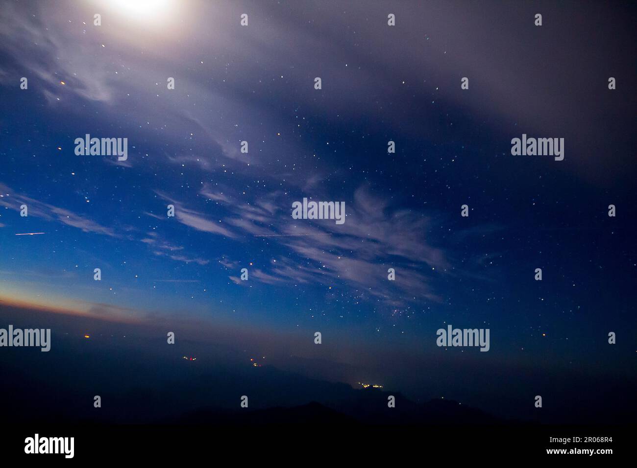 Milky way stars in summer hi-res stock photography and images - Alamy