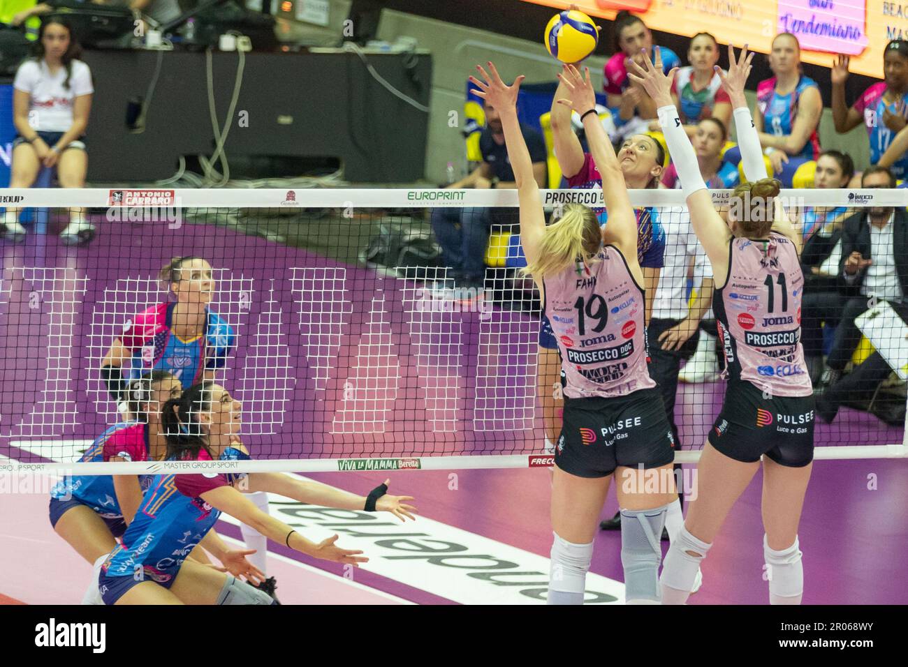 Attack of Jordan Larson (Vero Volley Milano Stock Photo - Alamy