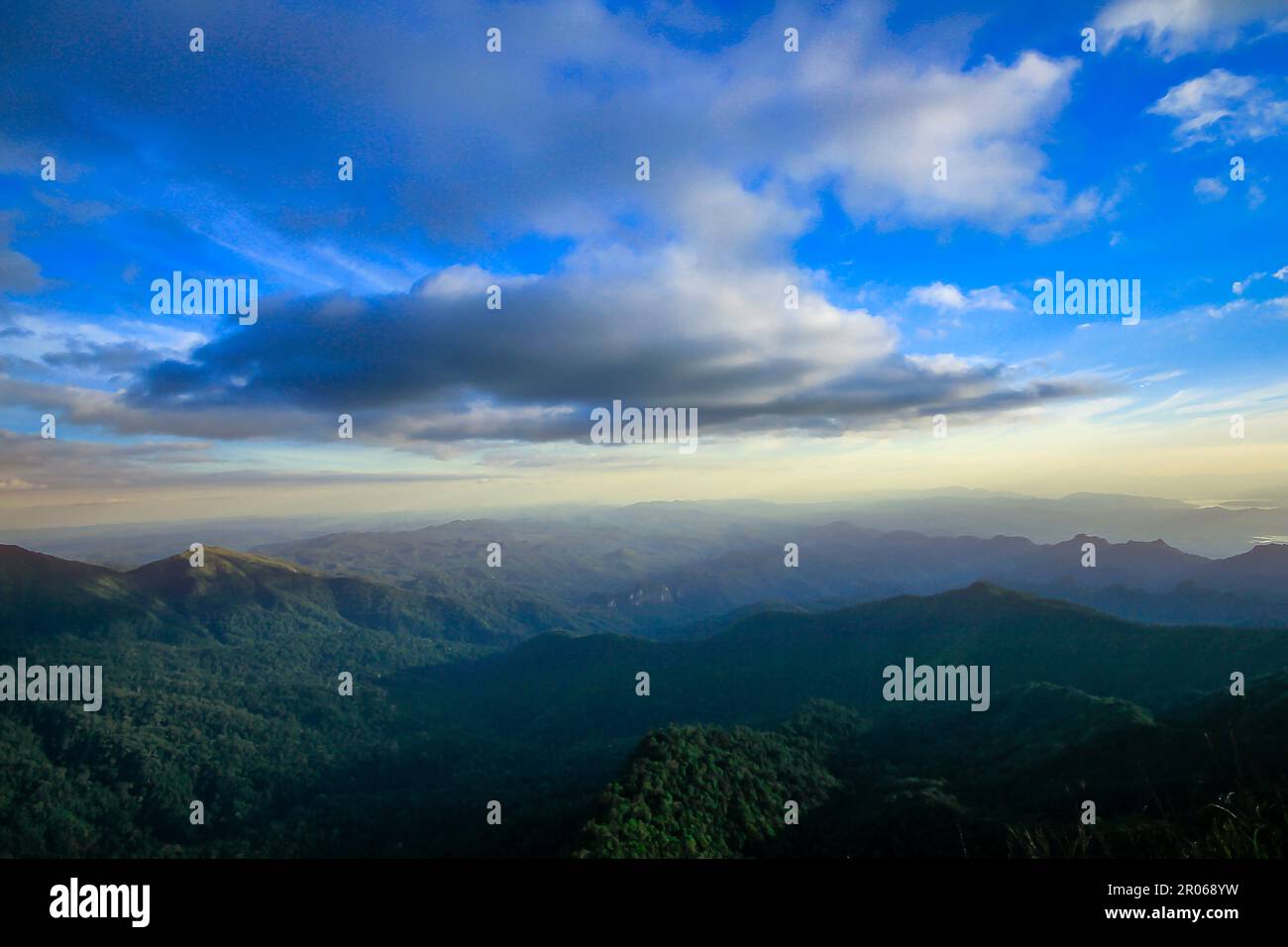 Sky in nature hi-res stock photography and images - Alamy