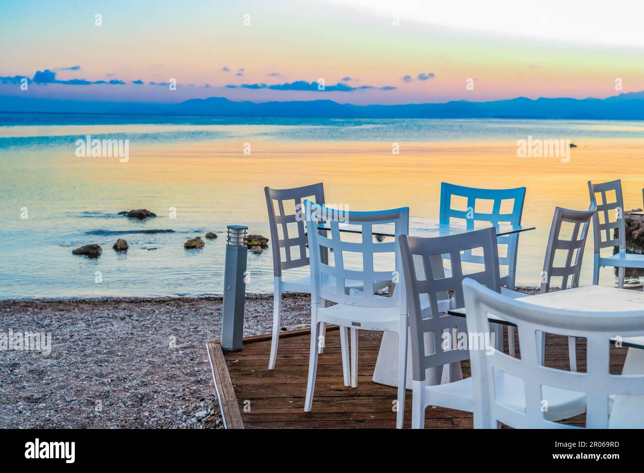 seaside cafe tables Stock Photo - Alamy