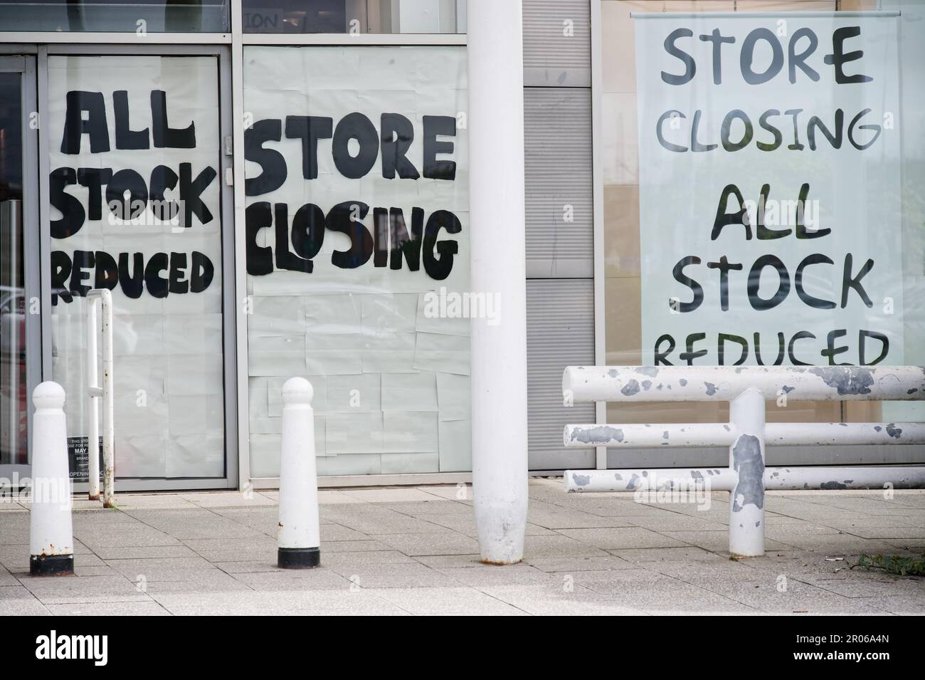 Store closing clearance sale now on sign in shop window Stock Photo - Alamy