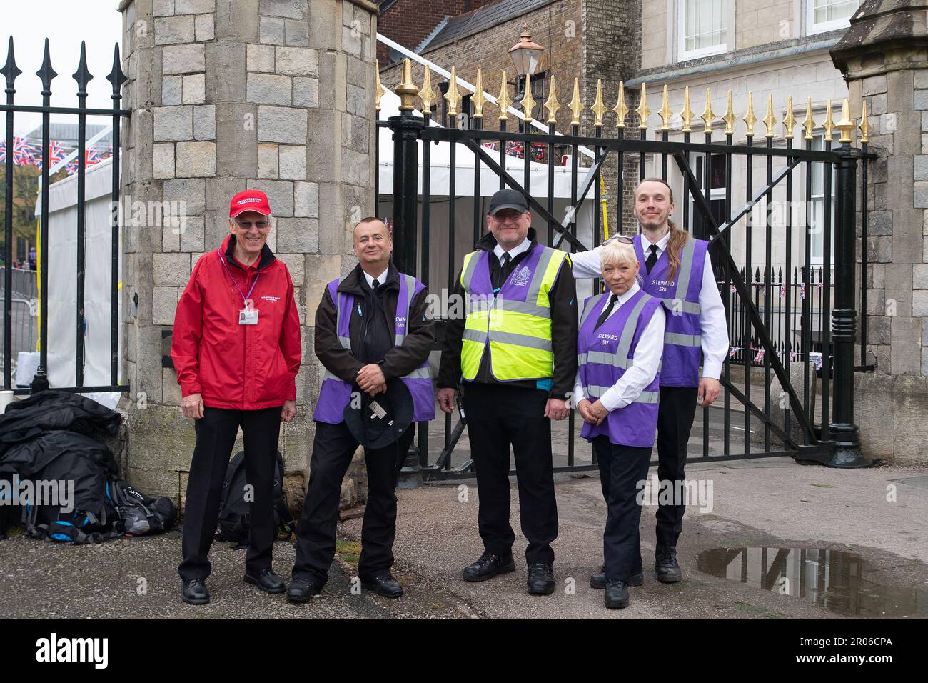 Windsor, Berkshire, UK. 7th May, 2023. Stewards on duty early this ...