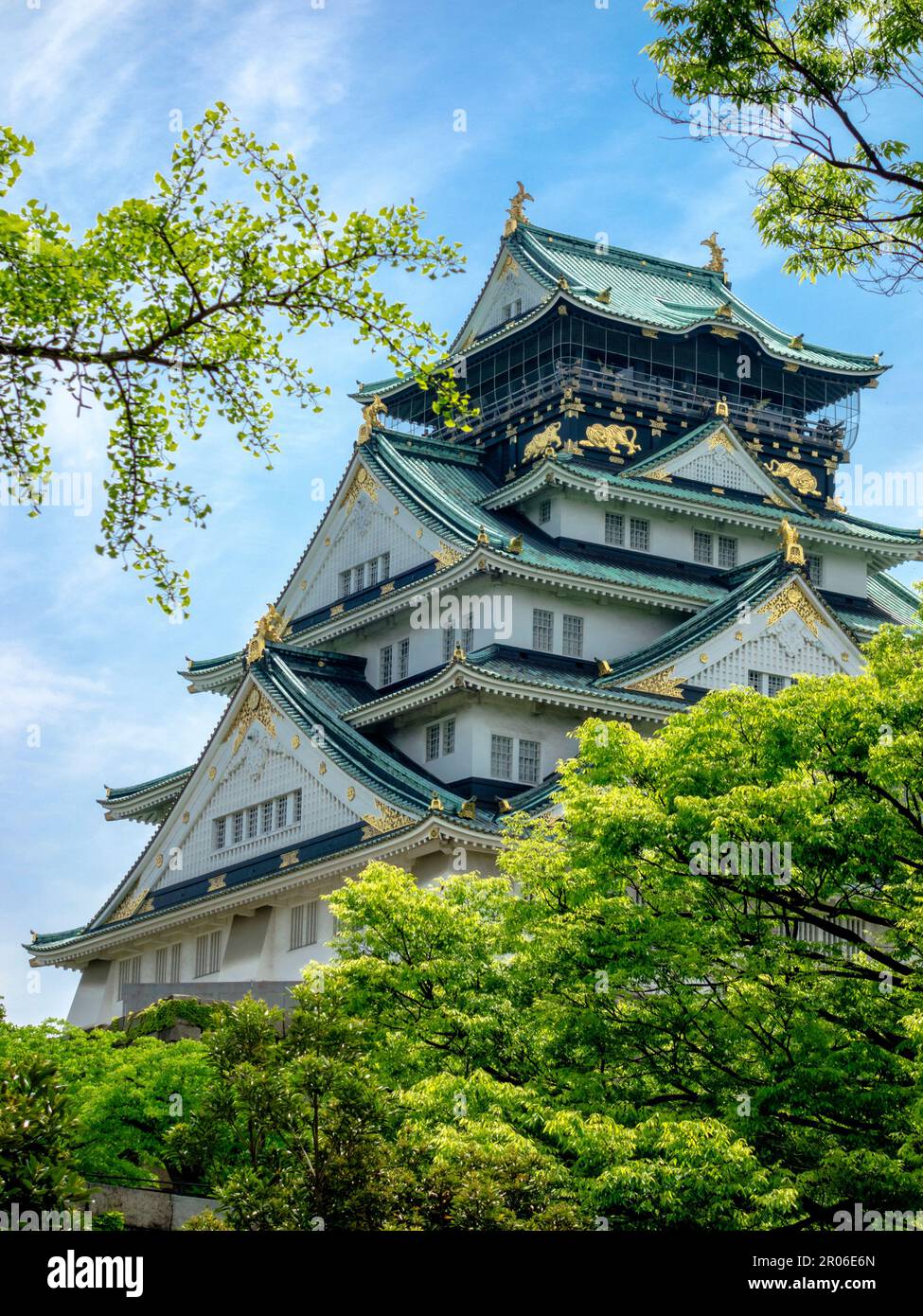 Osaka castle roof hi-res stock photography and images - Alamy