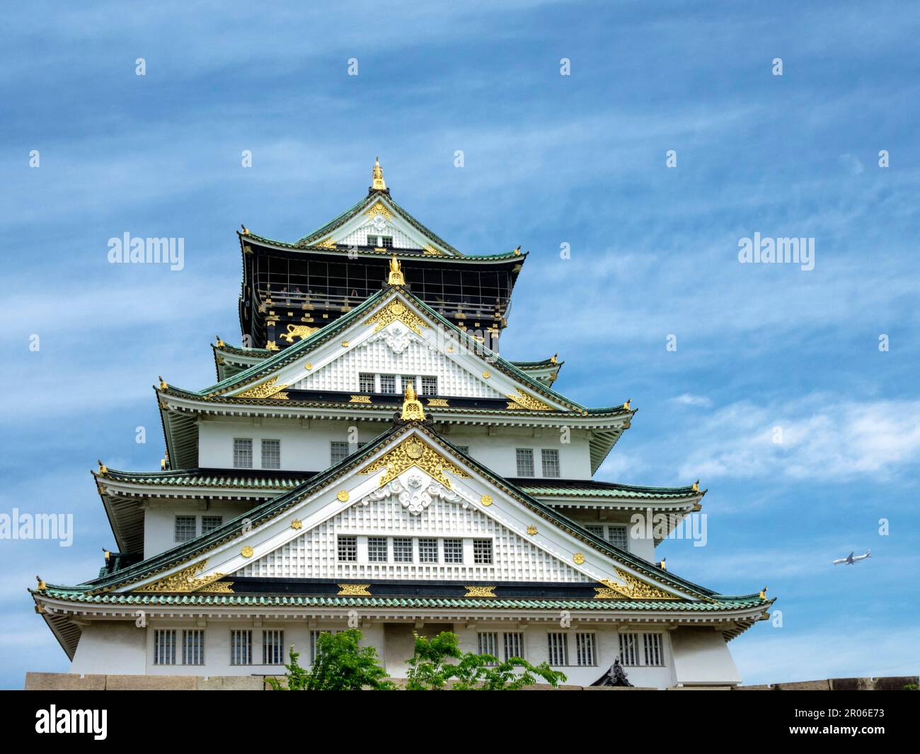 Osaka castle roof hi-res stock photography and images - Alamy