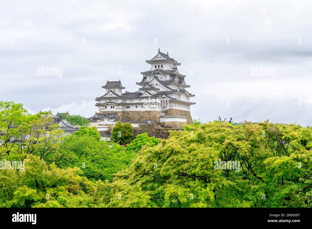 Himeji castle himeji japan roof hi-res stock photography and images - Alamy