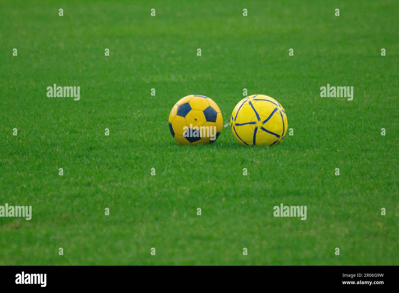 Soccer field yellow line hi-res stock photography and images - Alamy