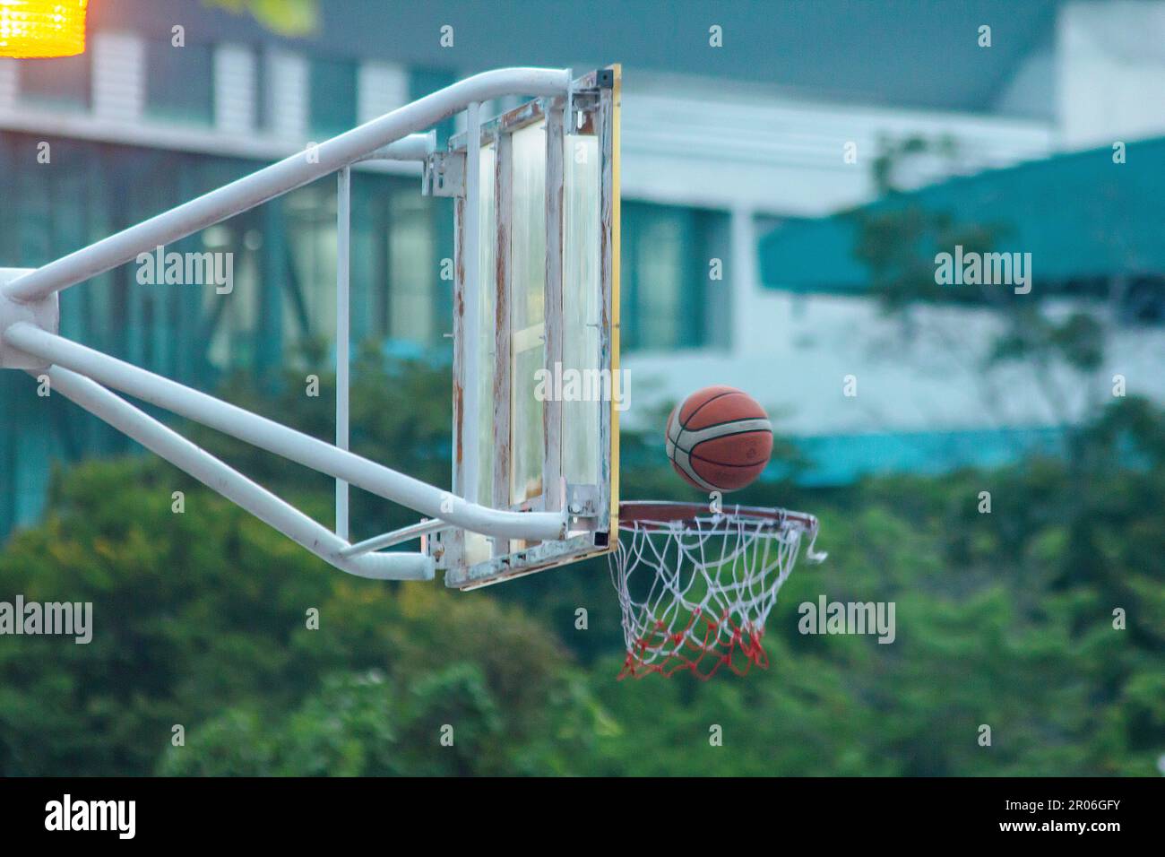 Old basketball hoop and net Stock Photo - Alamy