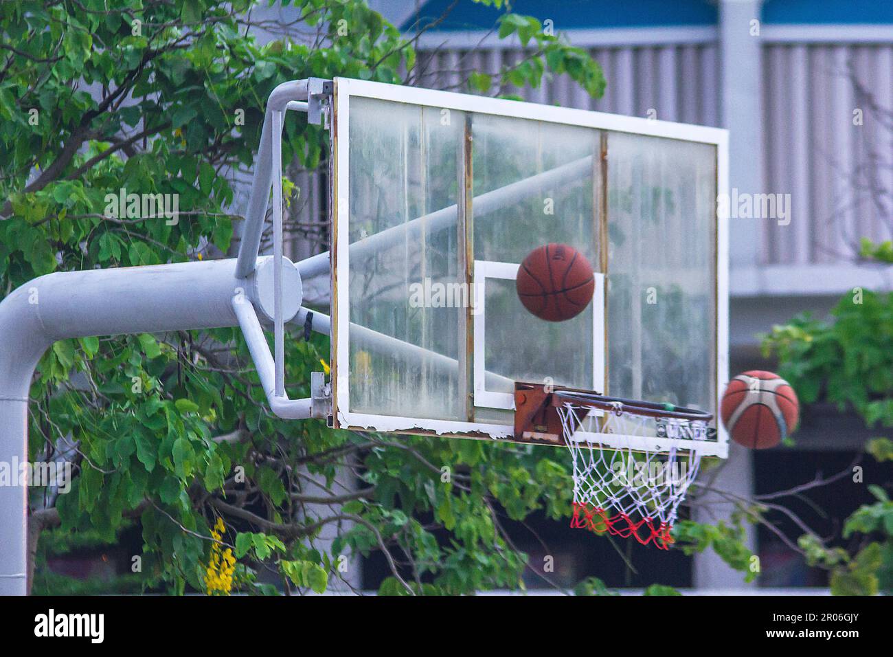 Old basketball hoop and net Stock Photo - Alamy