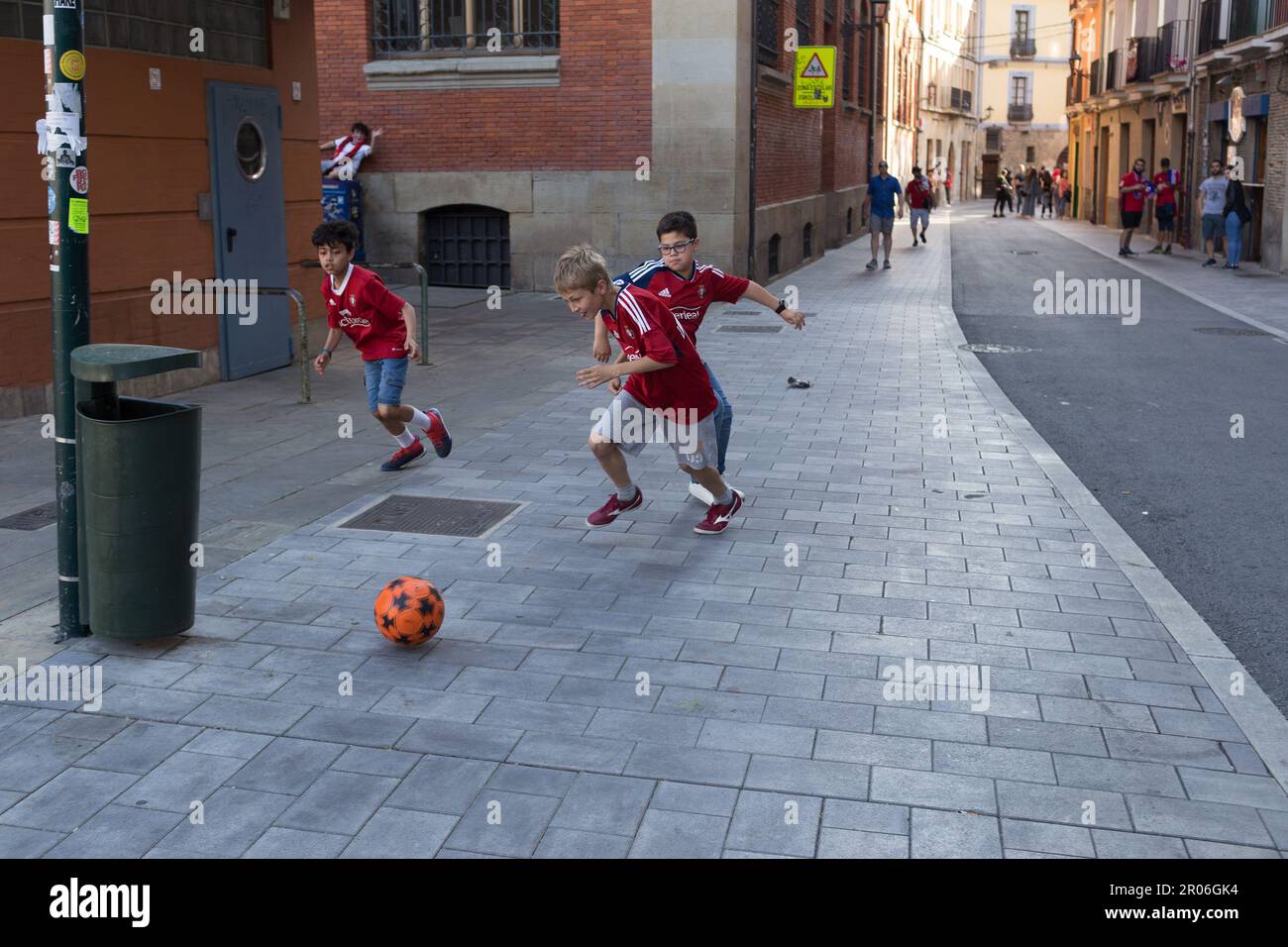 Children playing soccer spain hi-res stock photography and images - Alamy