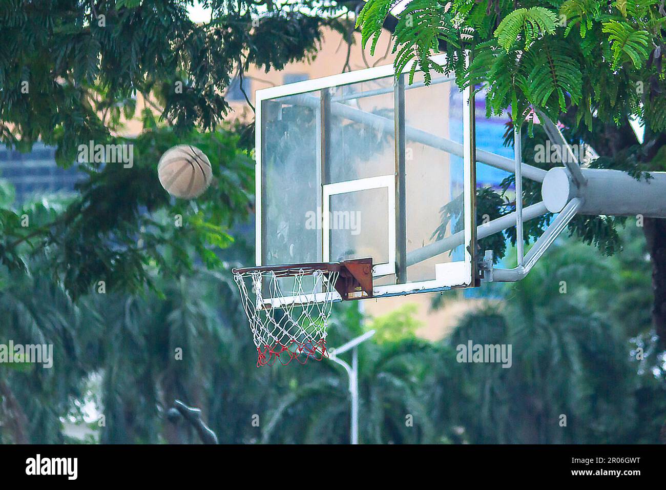 Old basketball hoop and net Stock Photo - Alamy