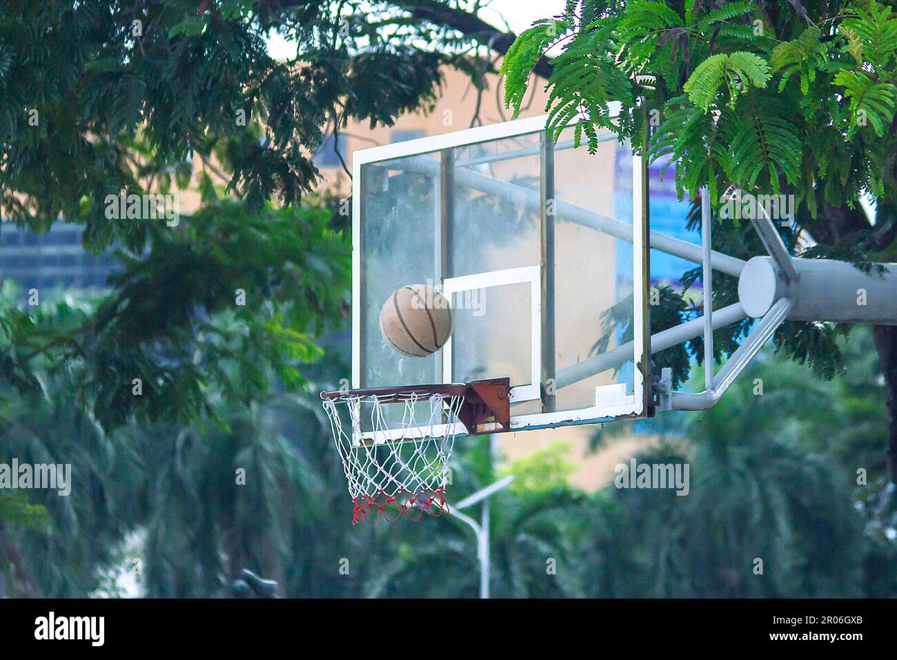 Old basketball hoop and net Stock Photo - Alamy