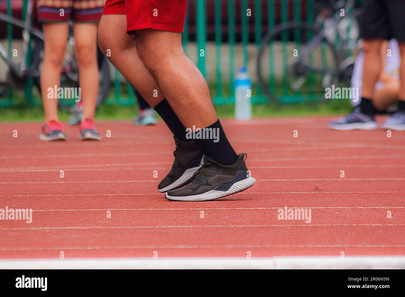 Athletes starting line track hi-res stock photography and images - Alamy