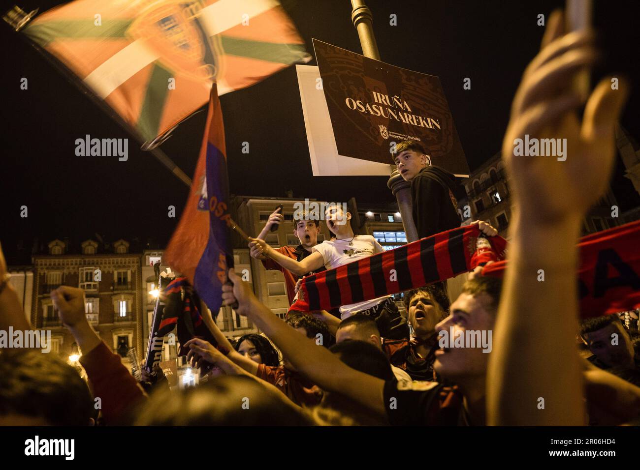 Spanish soccer fans cheer team hi-res stock photography and images - Alamy