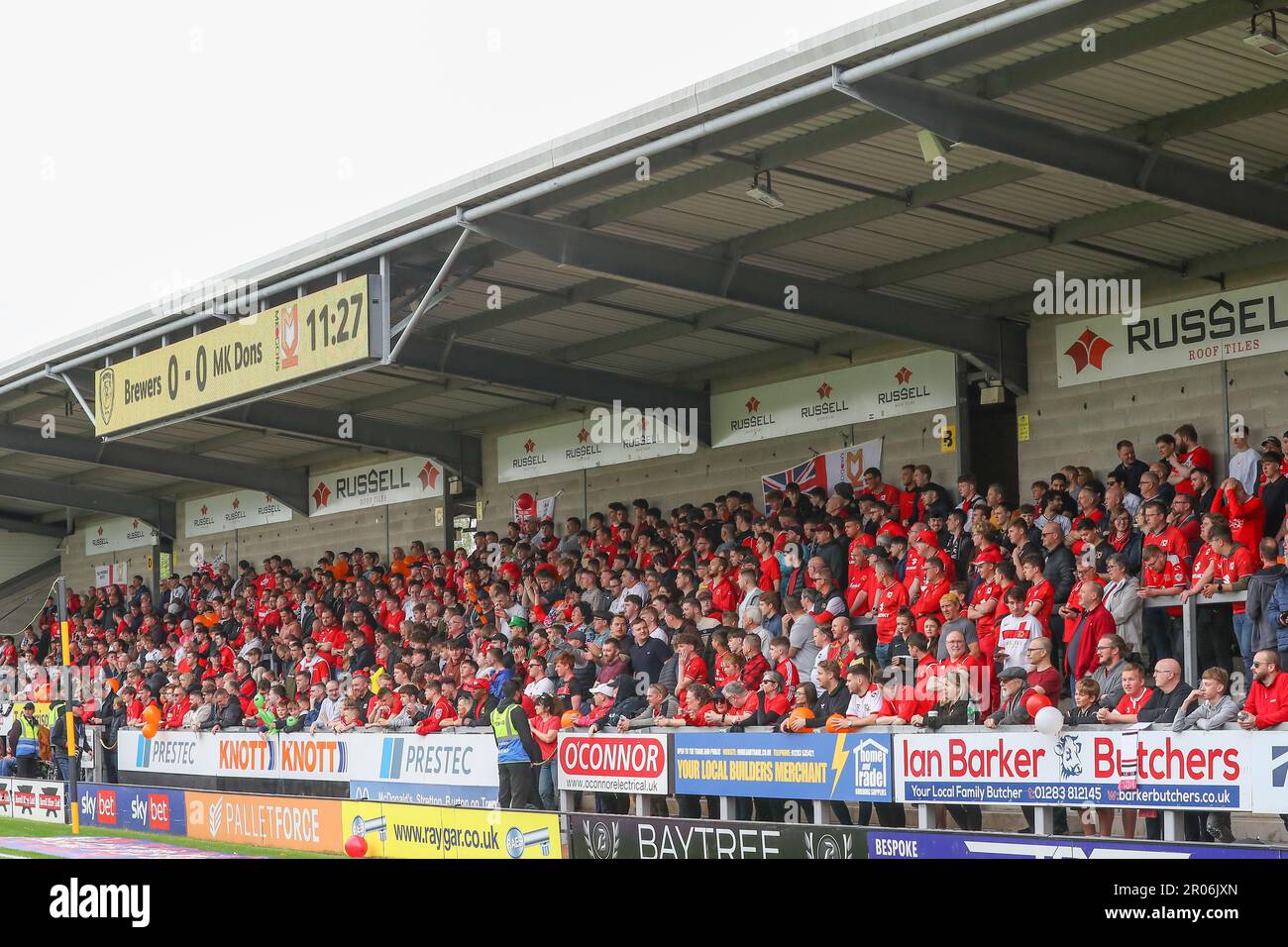 Mk dons fans hi-res stock photography and images - Alamy