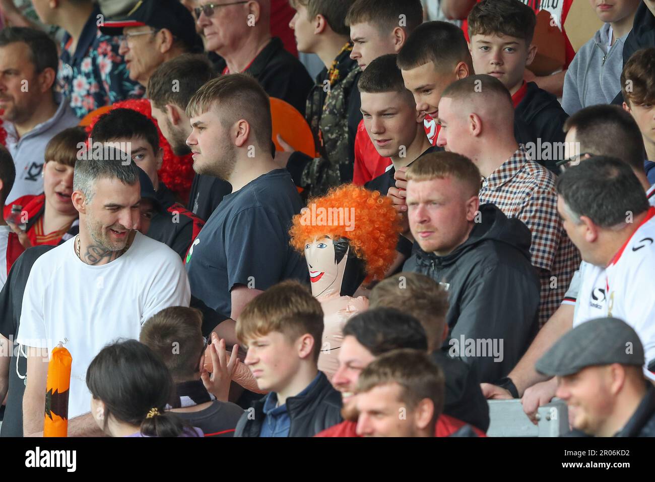 Mk dons fans hi-res stock photography and images - Alamy