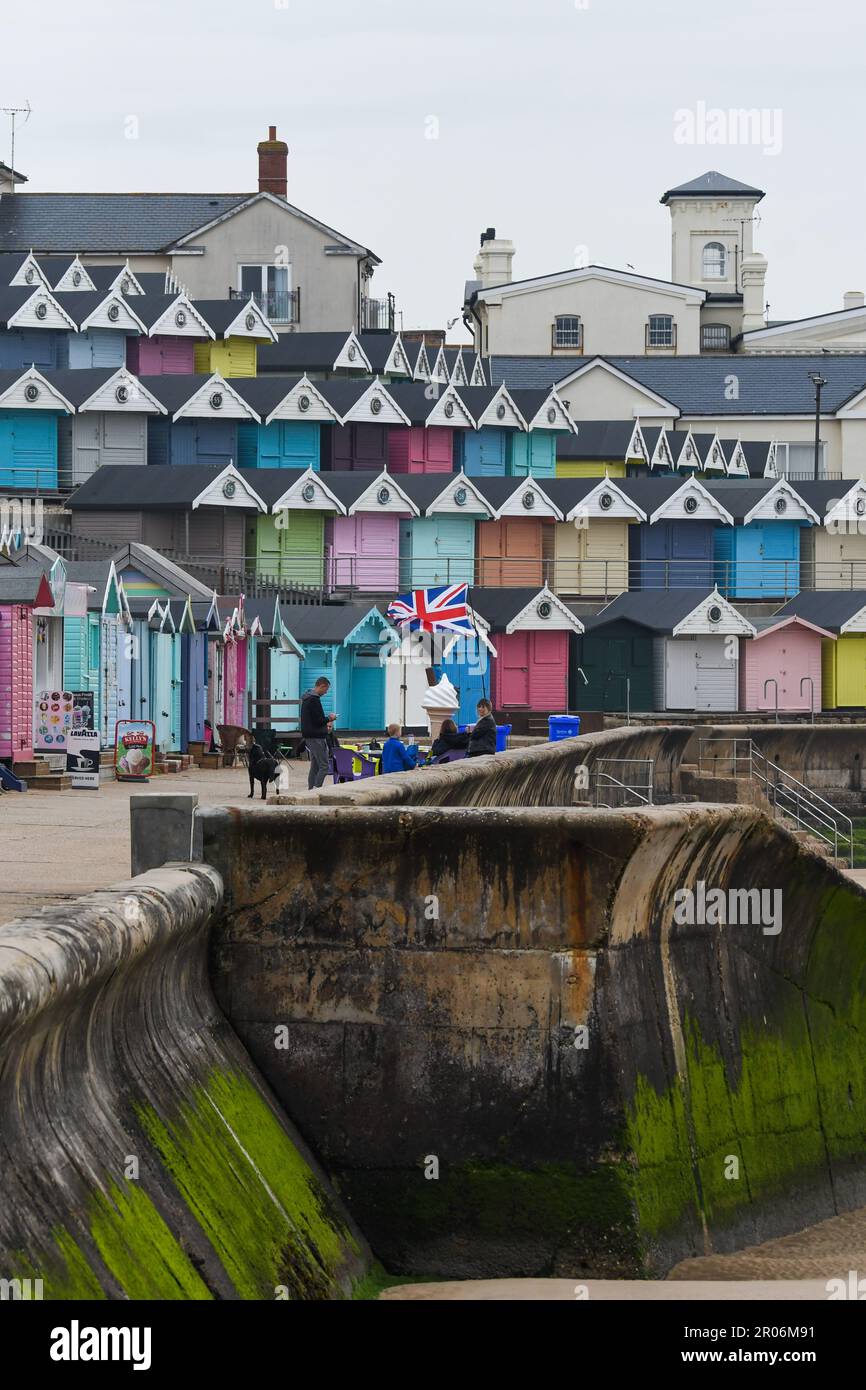 Beach huts Frinton-on-Sea and Walton-on-the-Naze Stock Photo - Alamy