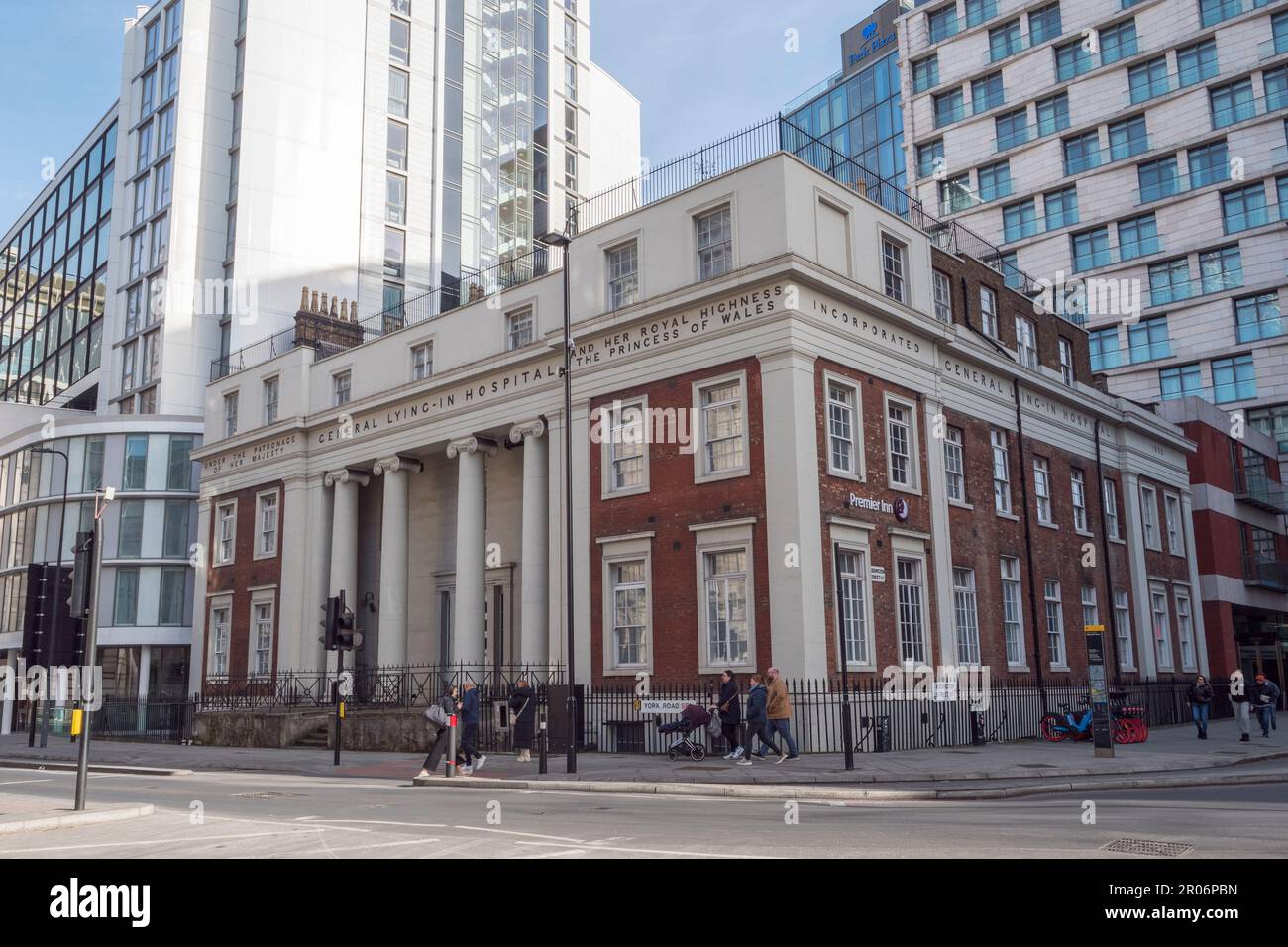 General hospital in centre hi-res stock photography and images - Alamy