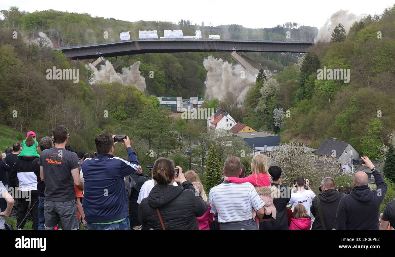 Autobahn talbrucke hi-res stock photography and images - Alamy
