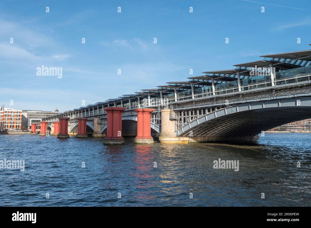 Blackfriars Railway Bridge with the remains/supports of the old bridge ...