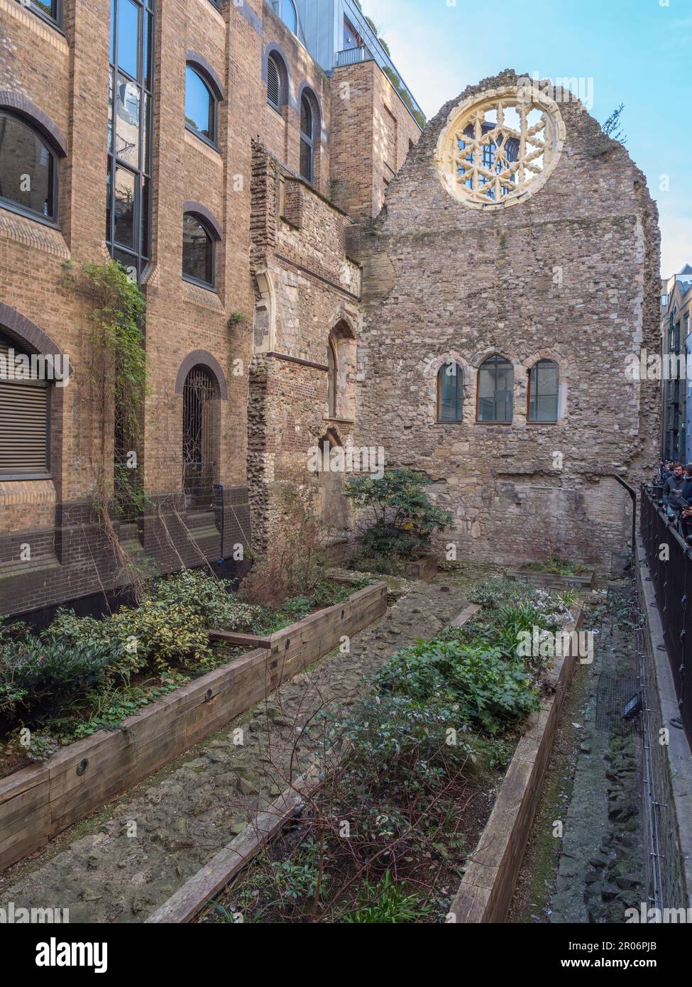 The ruins of Winchester Palace, Winchester Palace, Pickfords Wharf, in ...
