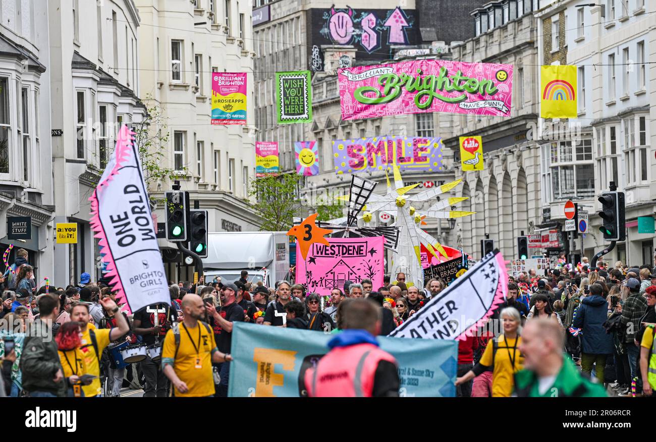 Brighton UK 7th May 2023 - Thousands of schoolchildren , teachers and ...