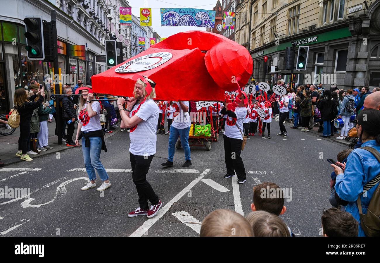 Brighton UK 7th May 2023 - Thousands of schoolchildren , teachers and ...
