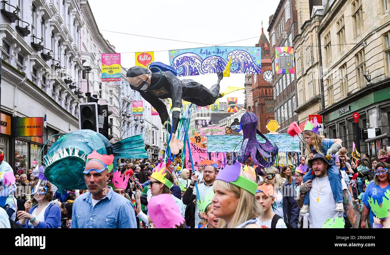 Brighton UK 7th May 2023 - Thousands of schoolchildren , teachers and ...