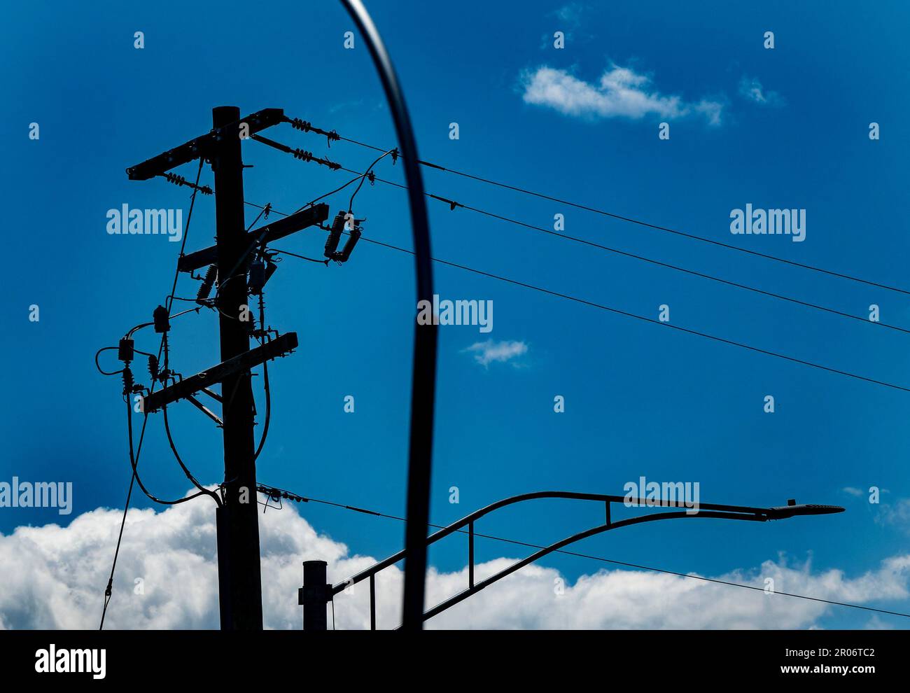 Utility wires hi-res stock photography and images - Alamy