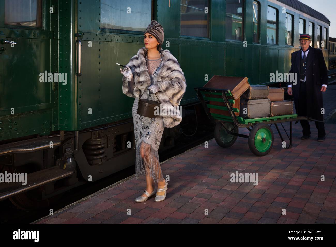 1920s train platform hi-res stock photography and images - Alamy