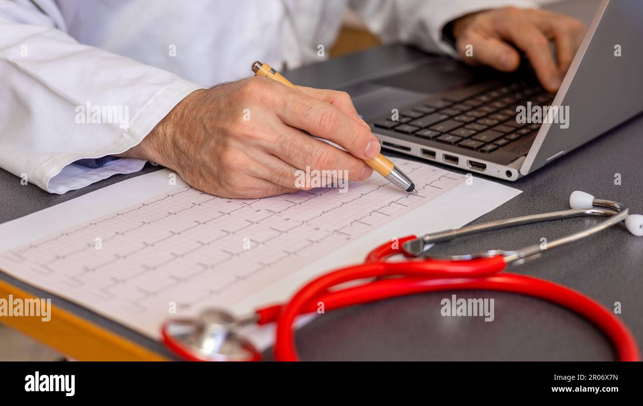 Normal ecg hi-res stock photography and images - Alamy
