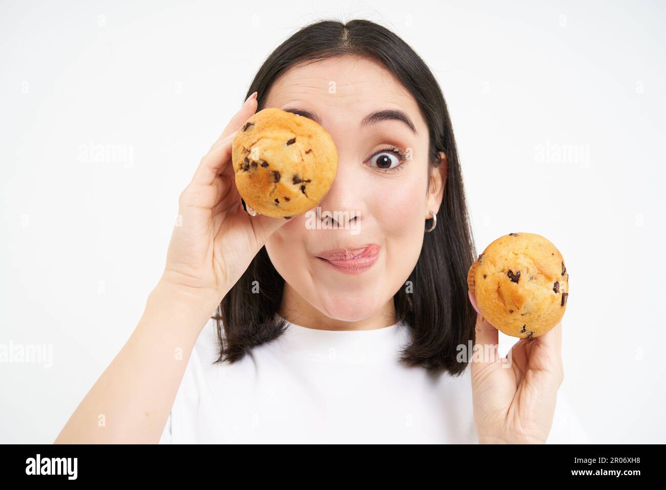 Girl looks at birthday cake hi-res stock photography and images - Alamy