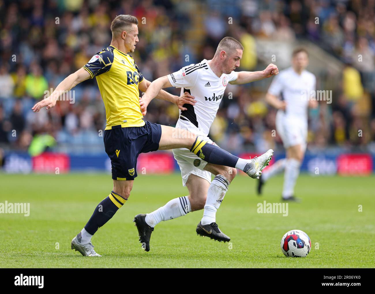 Oxford United's Billy Bodin (left) and Accrington Stanley's Liam Coyle ...
