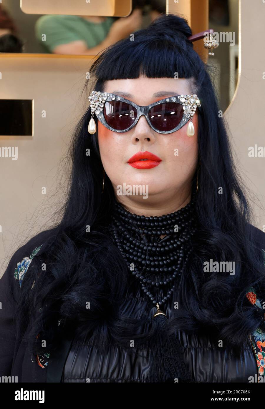 6 ong hi-res stock photography and images - Alamy