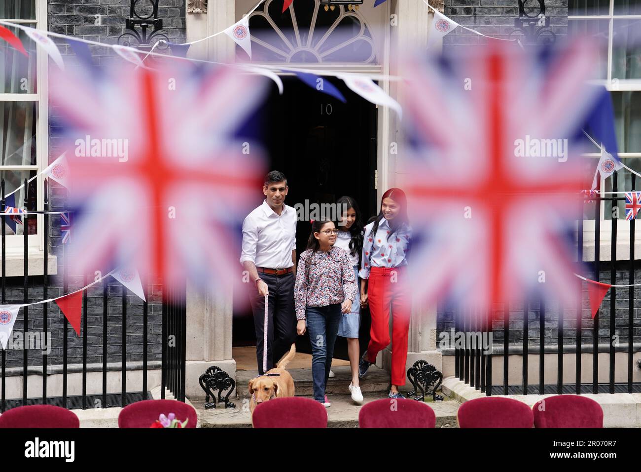 Prime Minister Rishi Sunak with dog Nova and wife, Akshata Murty, with ...