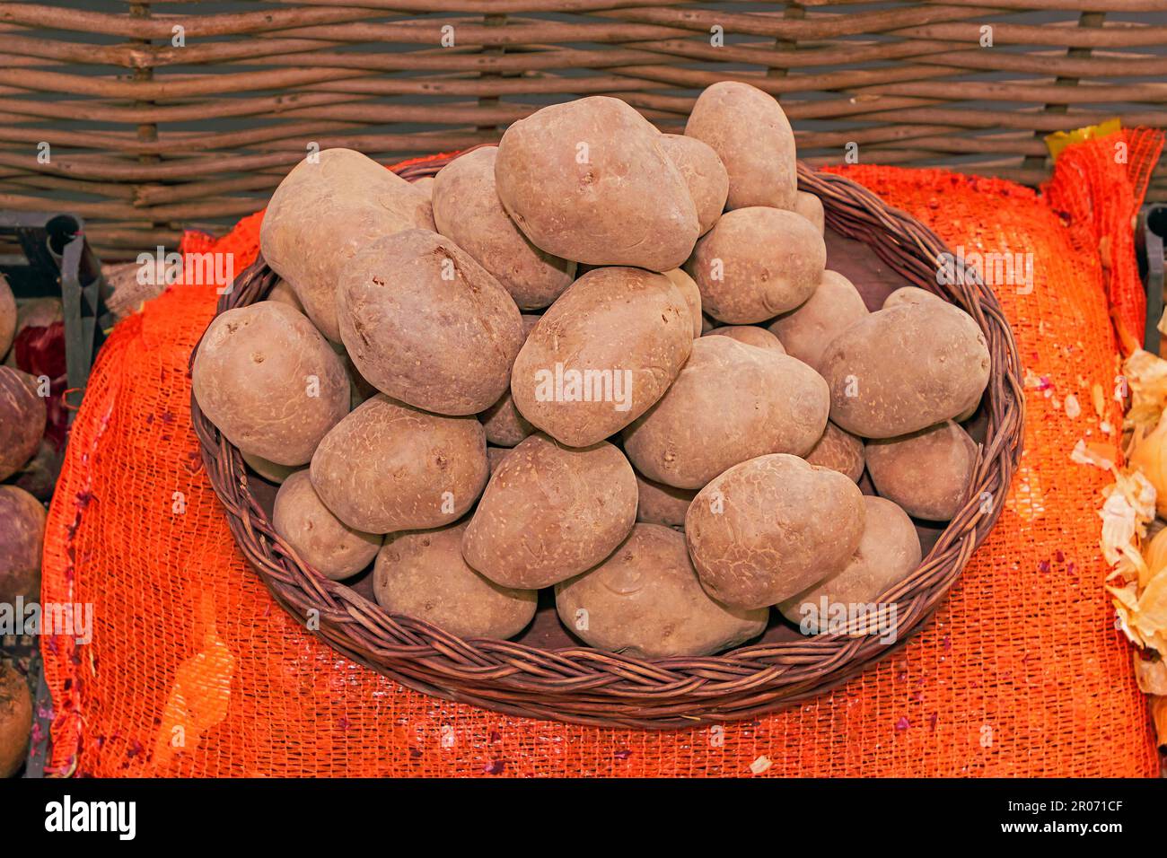 Large pile of organic old potatoes sold on market stall Stock Photo - Alamy