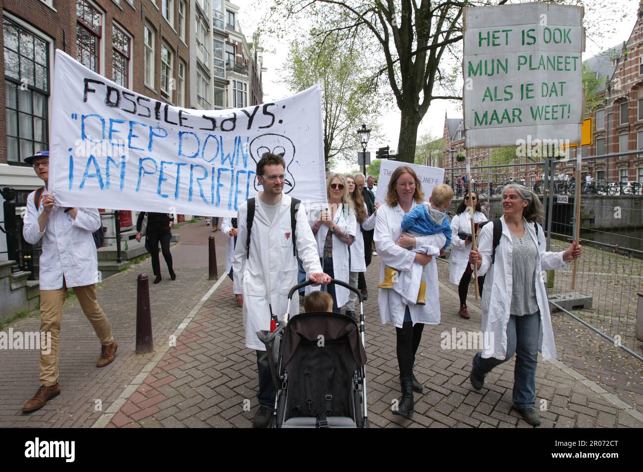 Scientist rebellion protest hi-res stock photography and images - Alamy
