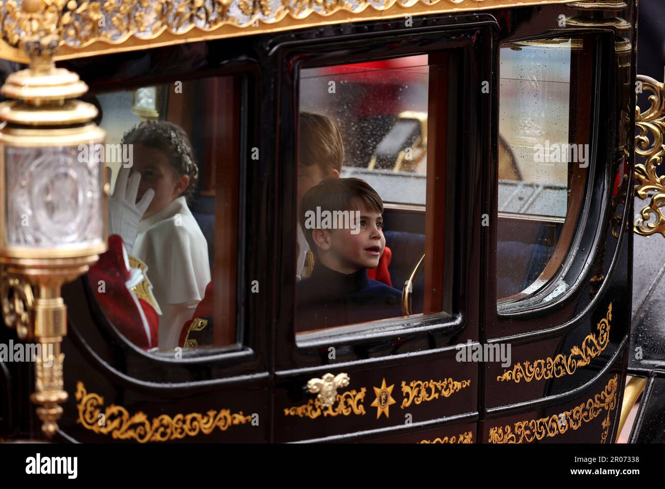 King charles iii coronation carriage hi-res stock photography and ...
