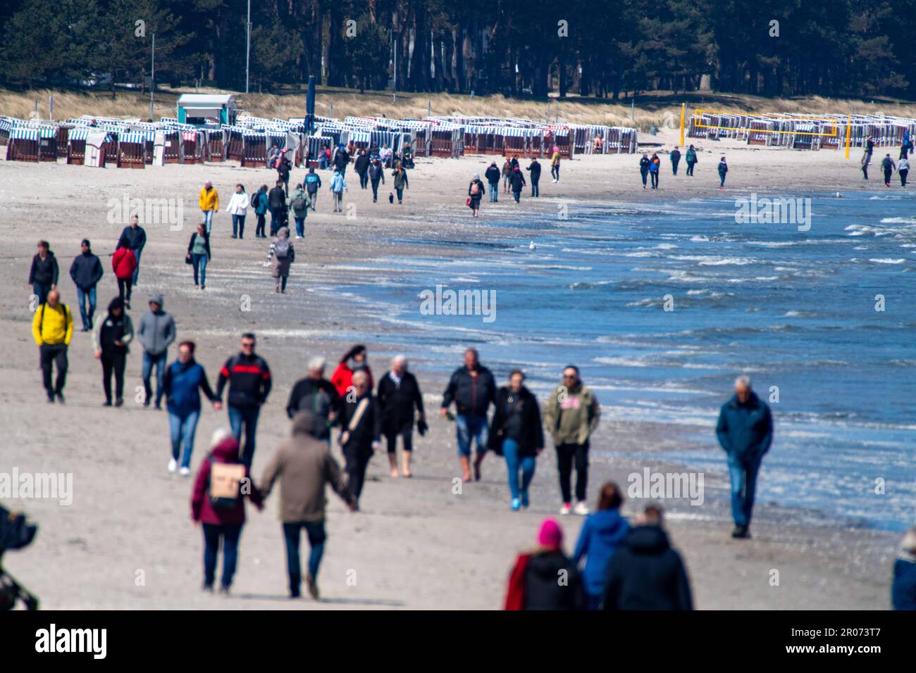 Binz, Germany. 07th May, 2023. Sunny weather prevails on the beach of ...
