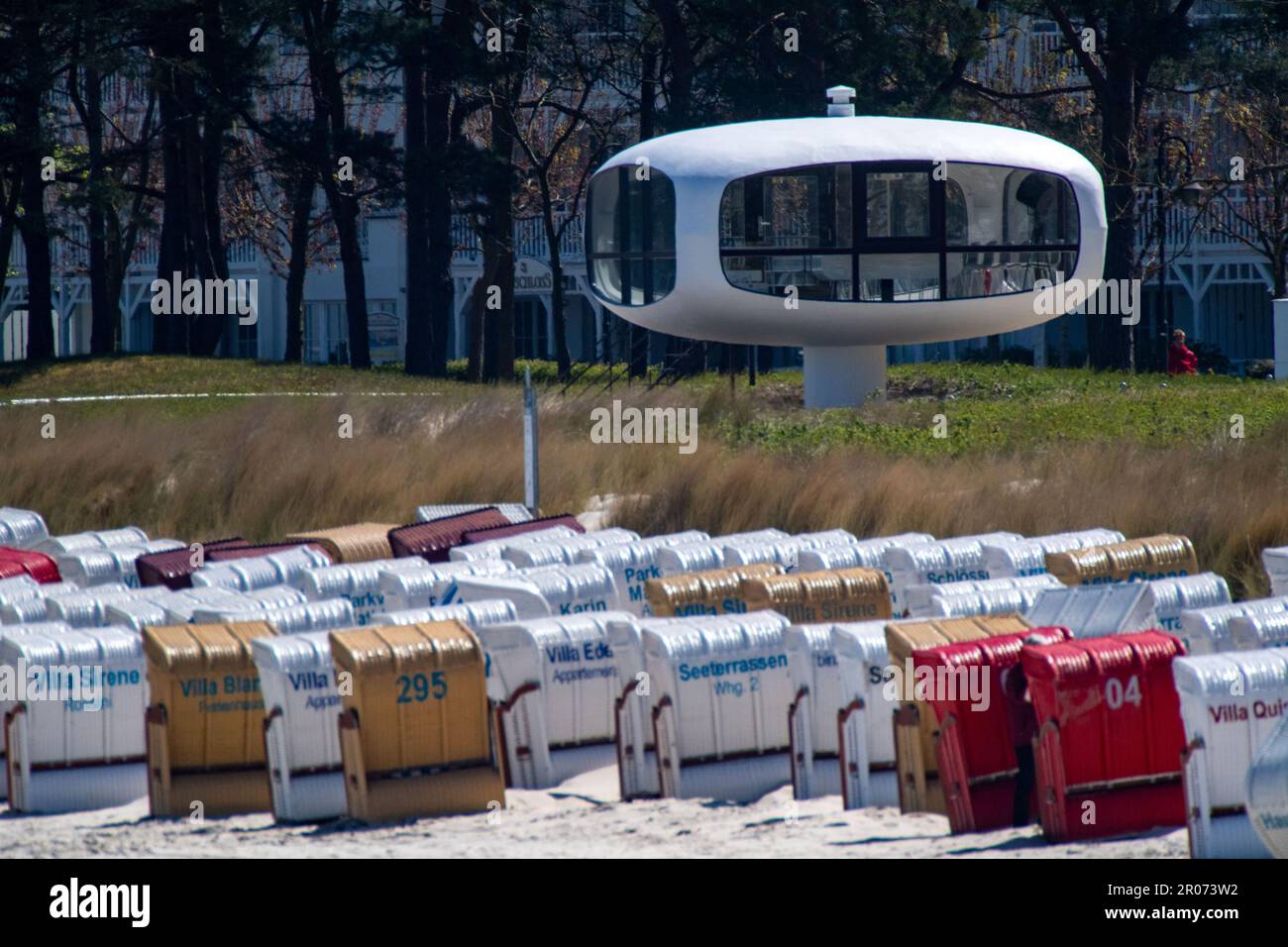 Binz, Germany. 07th May, 2023. Sunny weather prevails on the beach of ...