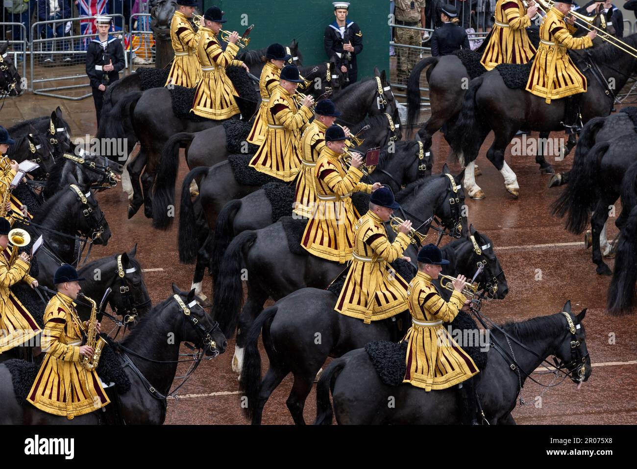 The King’s Procession makes its way Admiralty Arch ahead of the ...