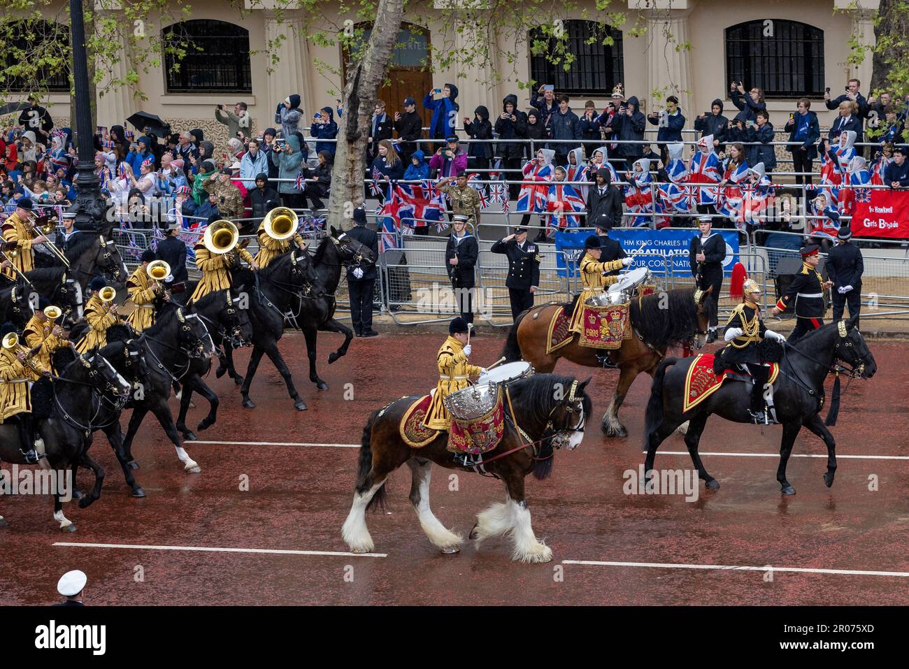 The King’s Procession makes its way Admiralty Arch ahead of the ...