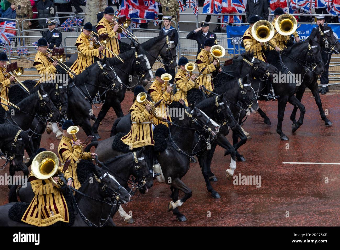 The King’s Procession makes its way Admiralty Arch ahead of the ...