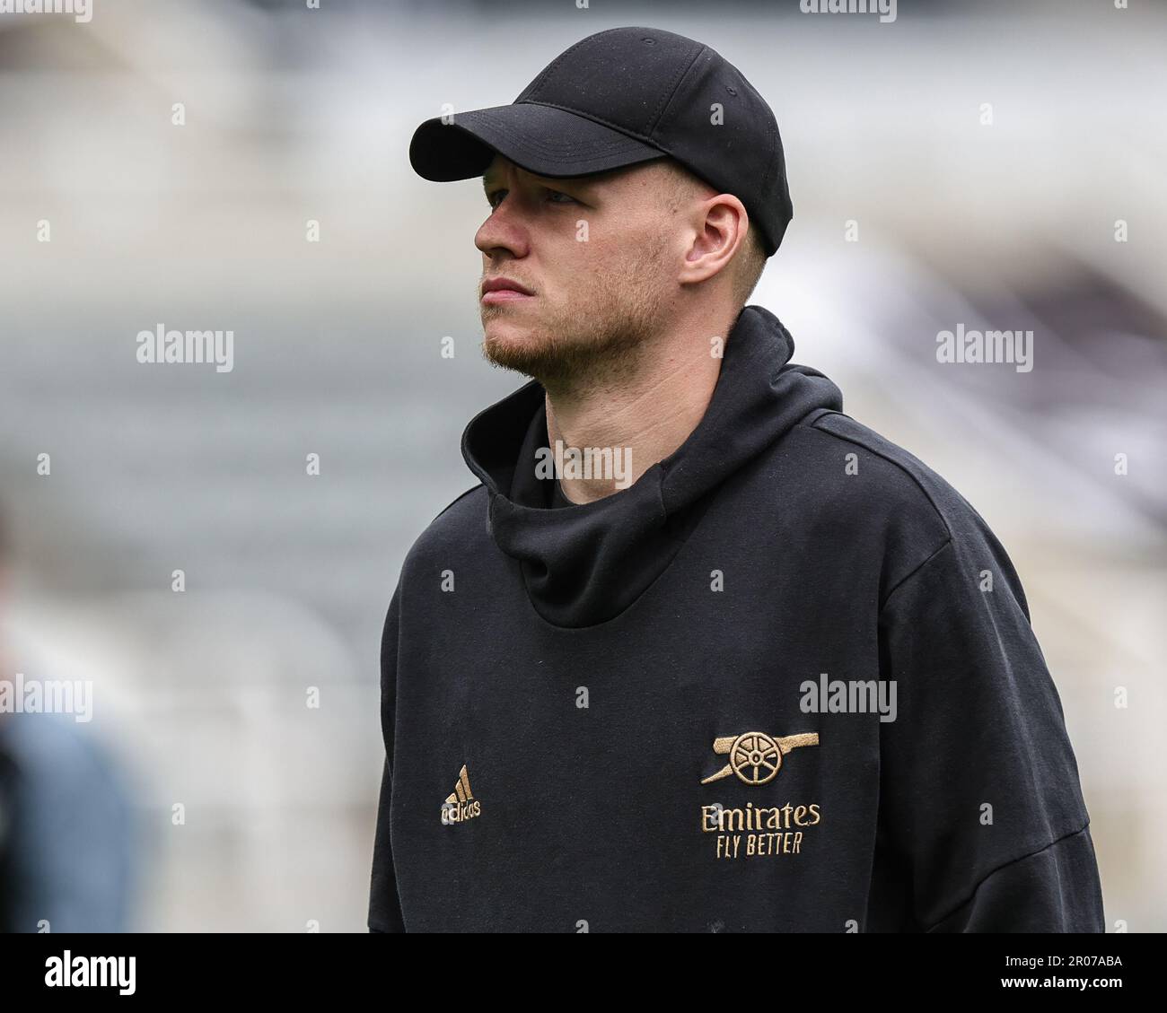 Aaron Ramsdale #1 of Arsenal arrives during the Premier League match ...