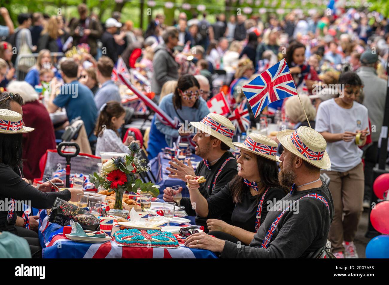 London, UK. 07th May, 2023. People celebrate a street party in The ...