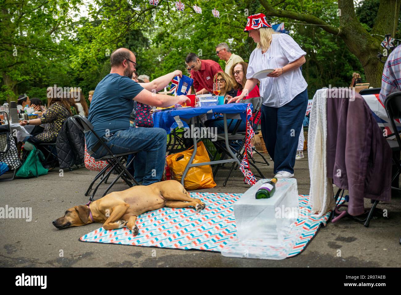 London, UK. 07th May, 2023. People celebrate a street party in The ...