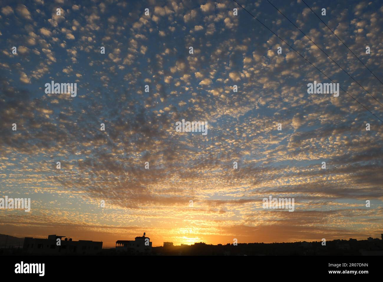 Cirrus altocumulus cumulonimbus hi-res stock photography and images - Alamy