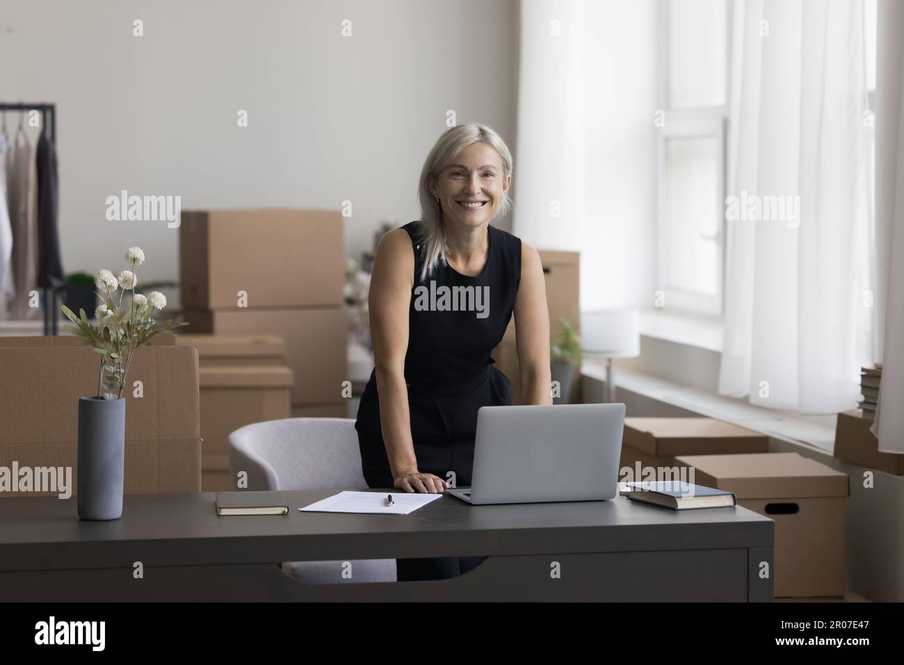 Elderly working deliver hi-res stock photography and images - Alamy