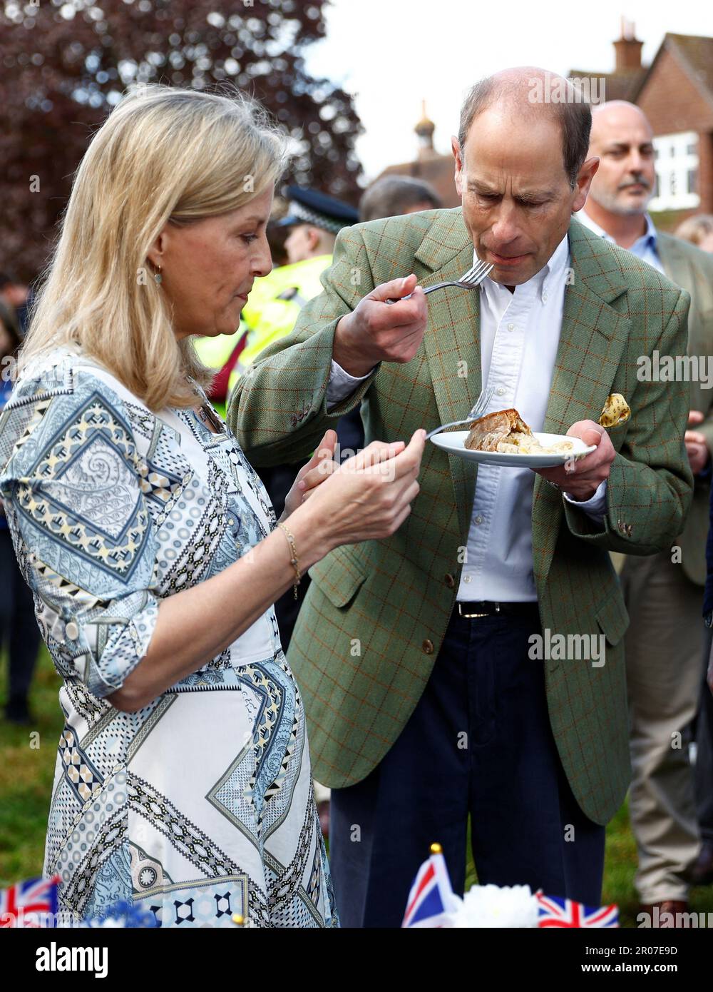 The Duke of Edinburgh and the Duchess of Edinburgh taste a coronation ...